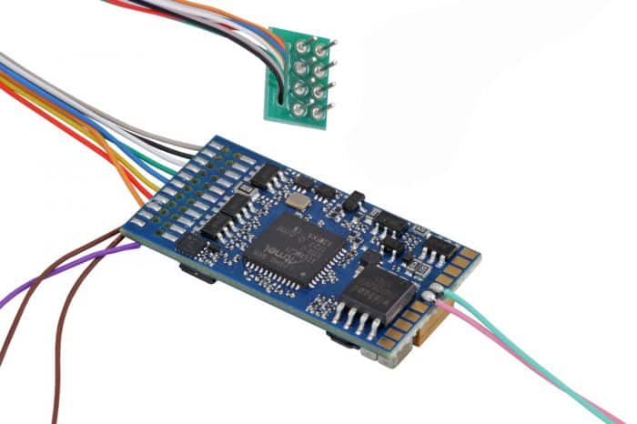 ESU 58420 LokSound V5 DCC, 8-pin NEM652 (NMRA 8-pin Connector) - Online ...